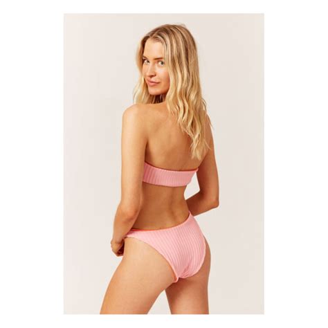 10 Sexy Annabelle Wallis Bikini Pics