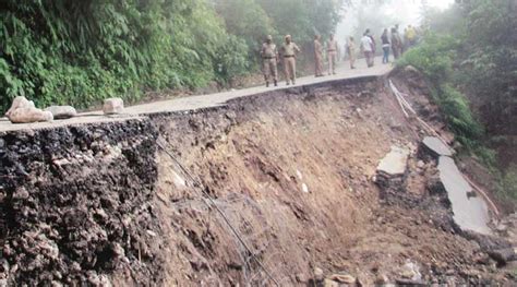 Fresh Landslide Cuts Off Darjeeling Mirik Road Link Kolkata News The Indian Express