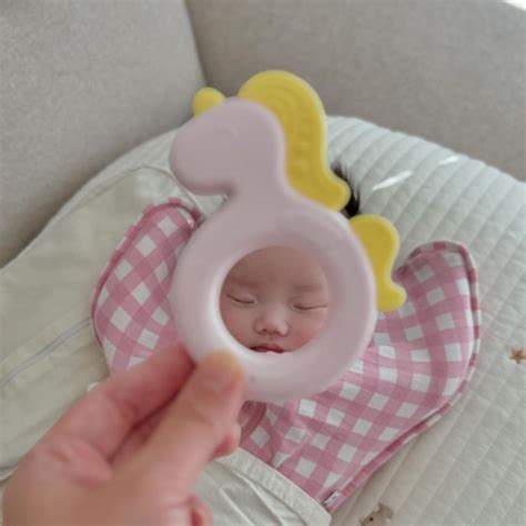 위틀스토어 우리 아기 첫 장난감 잼잼이딸랑이 로 노는 방법 공유해요ˊᵕˋo💛o 아기 손에 꼭 맞는 사이즈와 가벼운