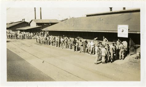 Marines Line Up For Chow Hawaii January 1946 The Digital