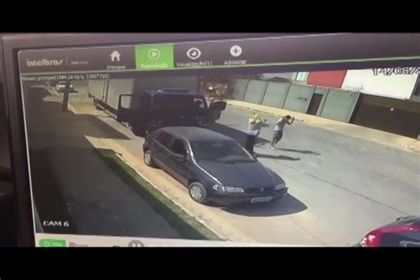 Criminosos Roubam Policial Civil E Sequestram Caminhoneiro Durante A