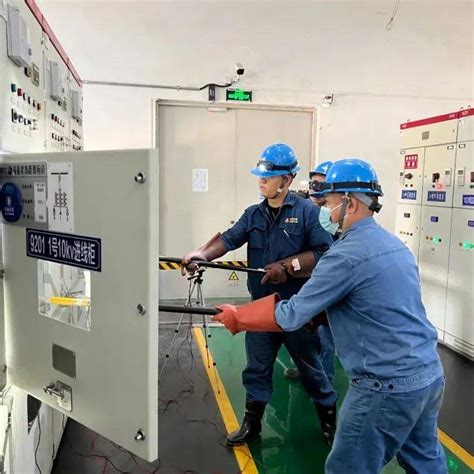 安康杯竞赛红黄蓝三原色点亮安全靓丽底色 作业 强安 防护