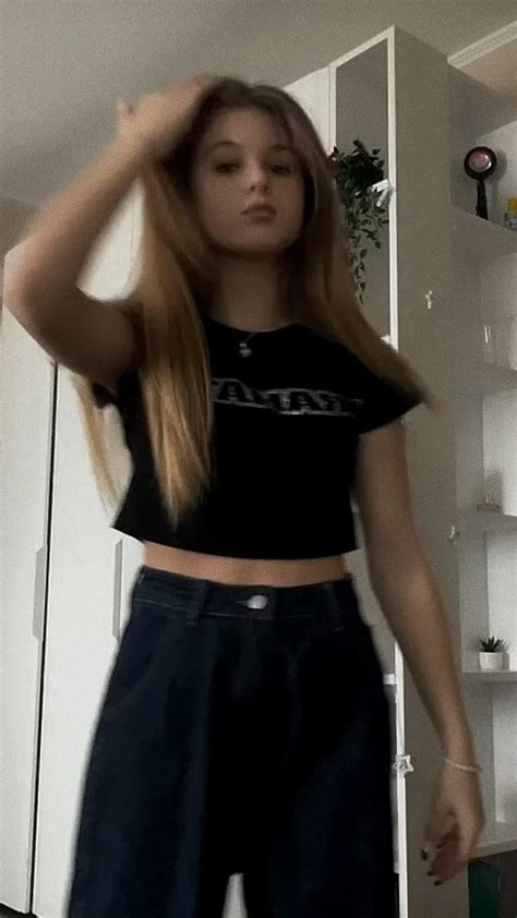 Буду и Лерой💗🤙🏻 Модели брюнетки Блоггерский стиль Черные топы