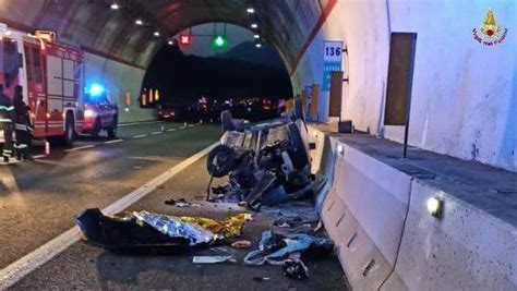 Incidente Mortale Sull A2 A Lauria Due Giovani Vittime E Quattro