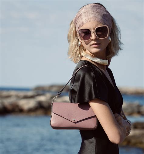 The Munro Rose Leather Shoulder Bag Apatchy London