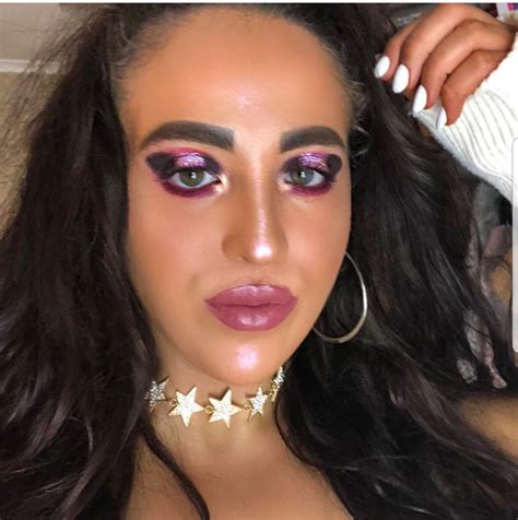 Her Instagram Says She Is A Professional Mua Rawfuleyebrows