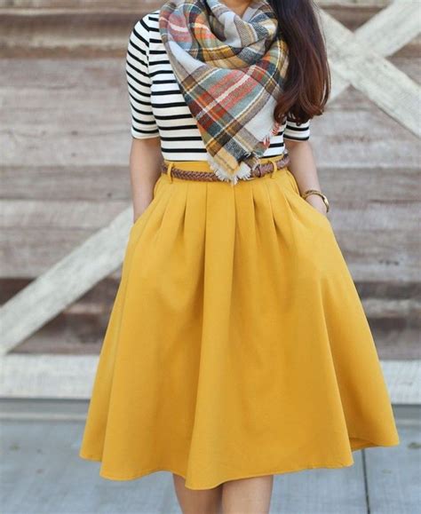 Modest But Classy Skirt Outfits Ideas Suitable For Fall34 Classy