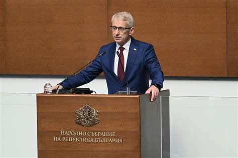 ЕКШЪН В ПИК Ограбиха Денков в парламента ВИДЕО Информационна агенция ПИК