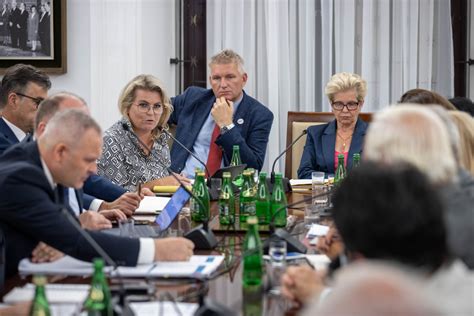 Senat Rp On Twitter Senator Wojciechkoniec Wyliczy B Dy Ministerstwa Zdrowia Podczas