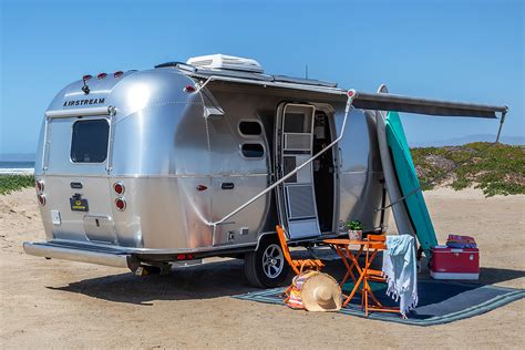 Airstream Caravel 20FB RAM 1500 Uncrate