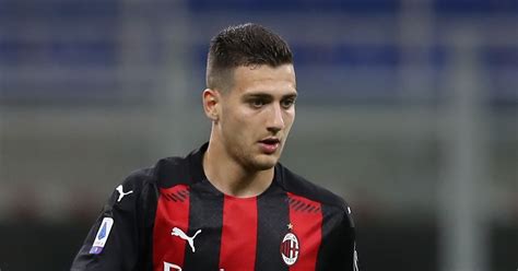 Man Utd Learn Two Transfers Unlikely This Summer While Dalot S Move