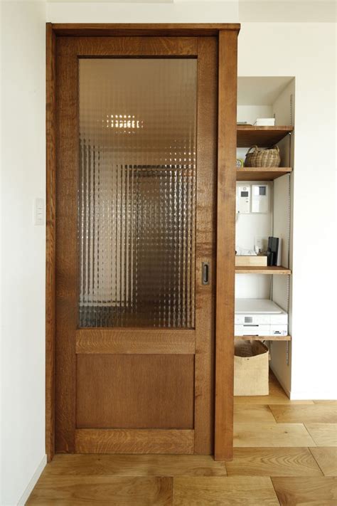 レトロで馴染みやすい。「チェッカーガラス」の窓や建具でオリジナルの住まいを叶えよう｜suvacoスバコ House Design