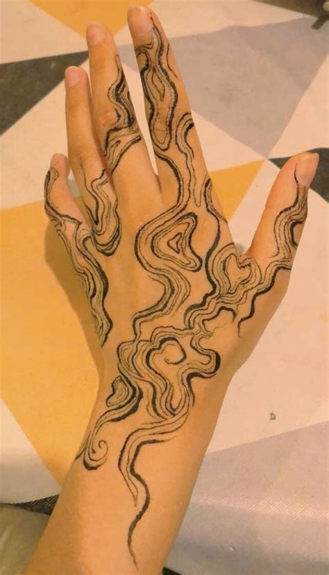 Pin By Eduardo Gomes On Desenho De Anime Hand Tattoos Henna Style Tattoos Tattoos