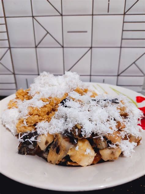 Comida Tradicional Javanesa De Cassava Llamada Gathot Imagen De Archivo