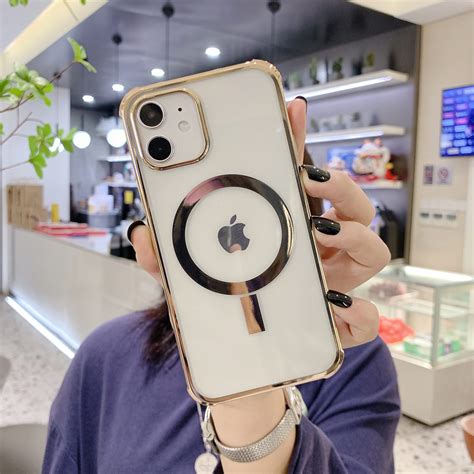 Etui do iPhone 12 Pro Max transparentne ze złotą ramką z MagSafe Etui