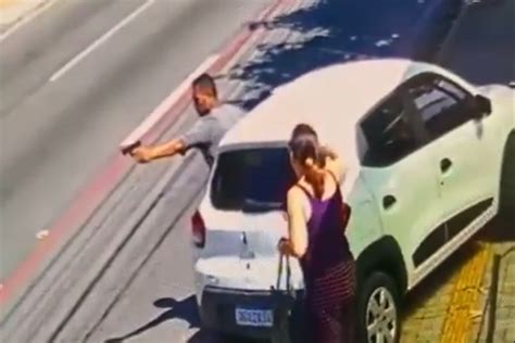 Mulher Tem Carro Tomado Por Assaltante Na Avenida Prudente De Morais