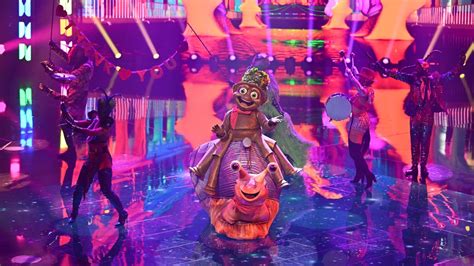 Komikerin Mirja Boes Gewinnt Als Floh The Masked Singer