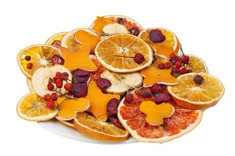 마른 빨간 자몽 오렌지 사과 과일 조각과 붉은 열매로 만든 크리스마스 개체입니다 격리 0명에 대한 스톡 사진 및 기타 이미지 0명 갈색 감귤 Istock