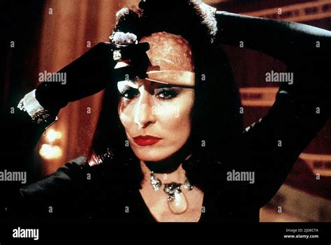 Anjelica Huston Na Witches
