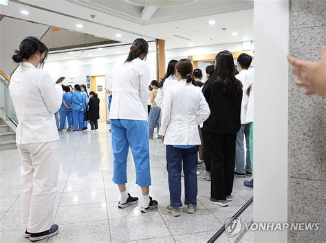줄 서 있는 의료진 연합뉴스