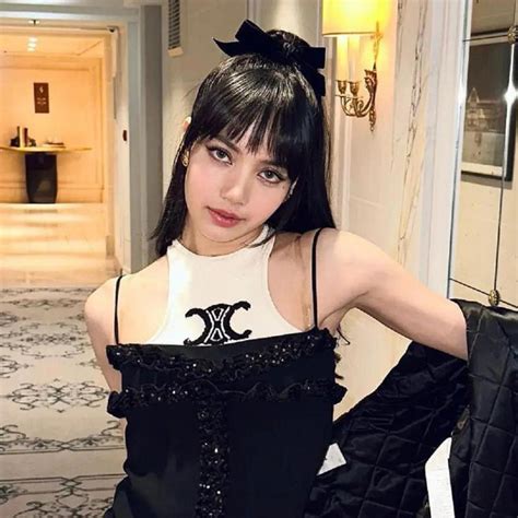 Слух Лиса из Blackpink может покинуть группу из за предложений на