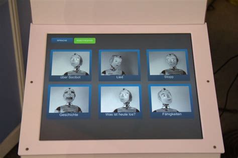 Engineered Arts Socibot Flirtet Mit Cebit Besuchern Golem De