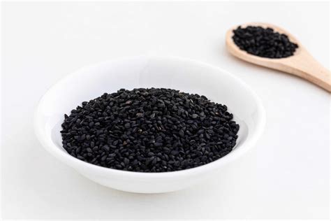Nigella Sativa: Benefits, Side Effects, and Preparations