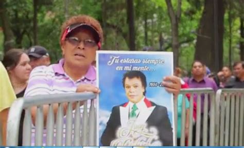 ¿de Dónde Salió El Meme De Juan Gabriel Detrás De Una Palmera Scoopnest