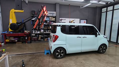 기아자동차 레이 차량의 뒷유리교체 후면유리교환이후에 바로 주행이 가능하도록 열처리 경화건조를 하는 공정영상입니다 이 처리를