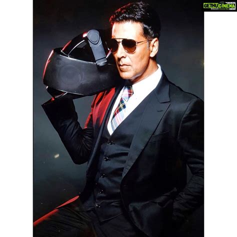 Akshay Kumar Instagram Either You Run The Day Or The Day Runs You 👊🏻