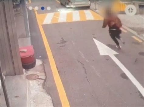 처음 본 여성 얼굴에 ‘사커킥 17차례 날린 40대 남성 심신 미약” 주장에도 1심과 같은 징역 25년 유머움짤이슈