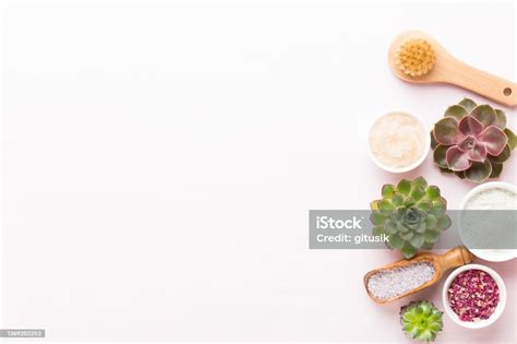 수제 바이오 화장품 및 선인장 조성물 평평한 평신도 텍스트 공간 스파 배경 이미지 개념에 대한 스톡 사진 및 기타 이미지
