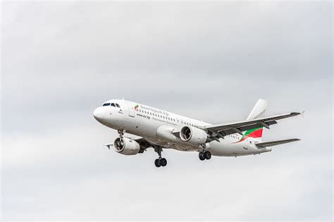 Lzfbe 불가리아 항공 에어버스 A320 런던 히드로 국제 공항에 착륙 잉글랜드 0명에 대한 스톡 사진 및 기타 이미지 0