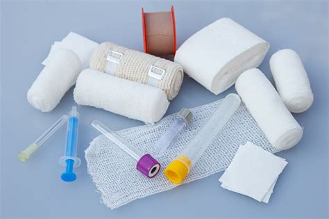 의료 붕대 고정 석고와 의료 건강 관리 또는 약국 테마에 대 한 주사기 가위에 대한 스톡 사진 및 기타 이미지 가위 거즈
