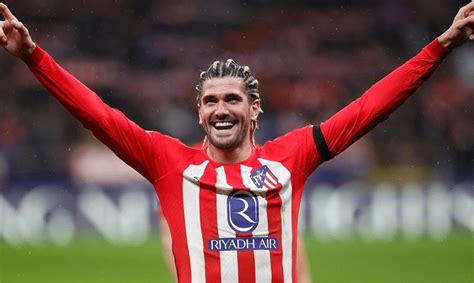 Dedicado a Tini Rodrigo de Paul sorprendió con un nuevo look y dejó atrás las trenzas