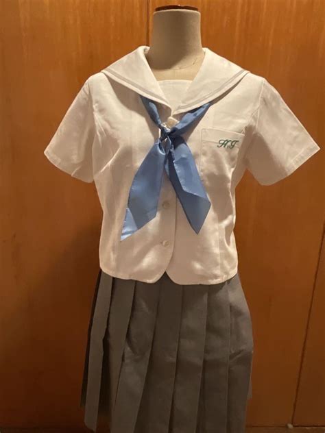 セーラー服上下 白と灰色 Fhs刺繍 メルカリ