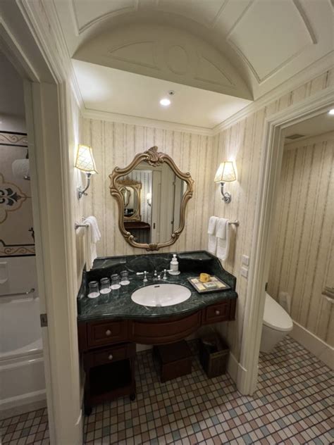 PHOTOS VIDEO Tour A Standard Superior Alcove Room With Park View At