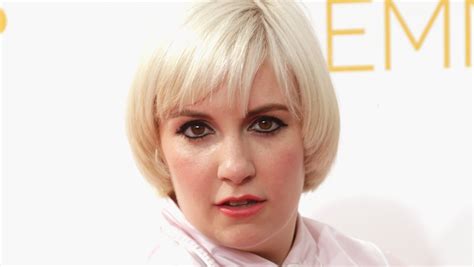 Lena Dunham Asks People Not To Look At Leaked Nude Photos