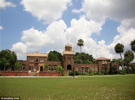 Want To Live Like A King The American Castle Homes You Can Buy Daily