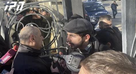 საქალაქო სასამართლოს ეზოში სადაც მიხეილ სააკაშვილის პროცესი უნდა დაიწყოს ხმაური იყო