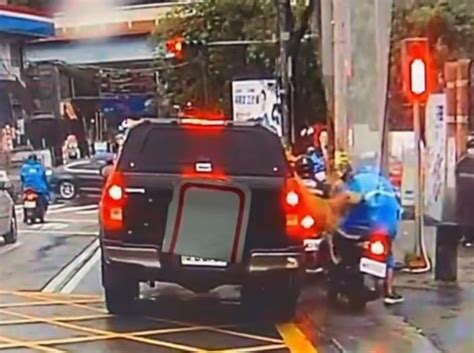 縱狗咬人？北市比特犬2度「跳窗咬騎士」 網揪5大疑點：故意的