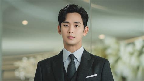 6 Potret Mesra Kim Soo Hyun Dengan Lawan Mainnya Dalam Drama Nggak