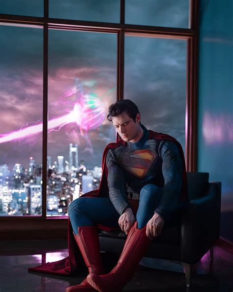Superman Costume Revealed Are Those Red Trunks We Re Seeing