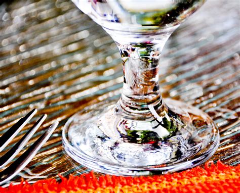 배경 화면 물 반사 음주 포크 보케 굴절 색깔 마실 것 와인 잔 샴페인 유리 잔 식기류 3528x2848 823801 배경 화면 Wallhere