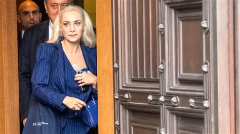 L eredità di Berlusconi cosa sta succedendo col testamento e cosa