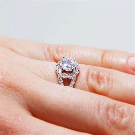 Sterling Silver Round Shaped Engagement Ring Sbgr00404