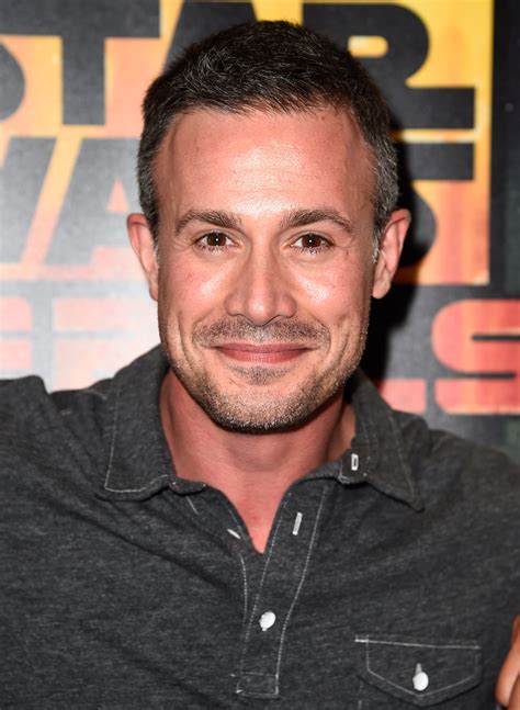 Freddie Prinze Jr Almost Quit Acting Because Of Kiefer Sutherland But