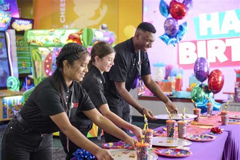 Food Dining Chuck E Cheese