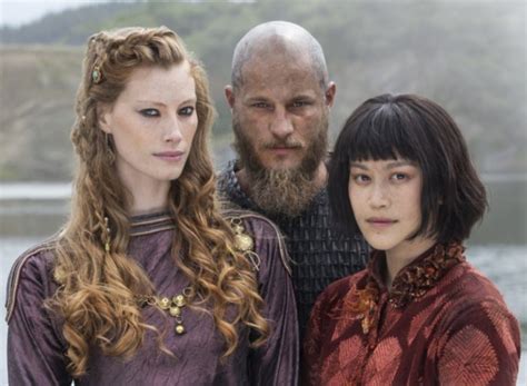 ‘vikings Star Alyssa Sutherland Poses For Anthropologie