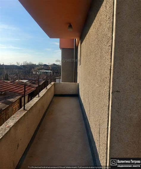 продава къща Триетажна къща 350 кв м РЗП 450 кв м двор Къщи Вили